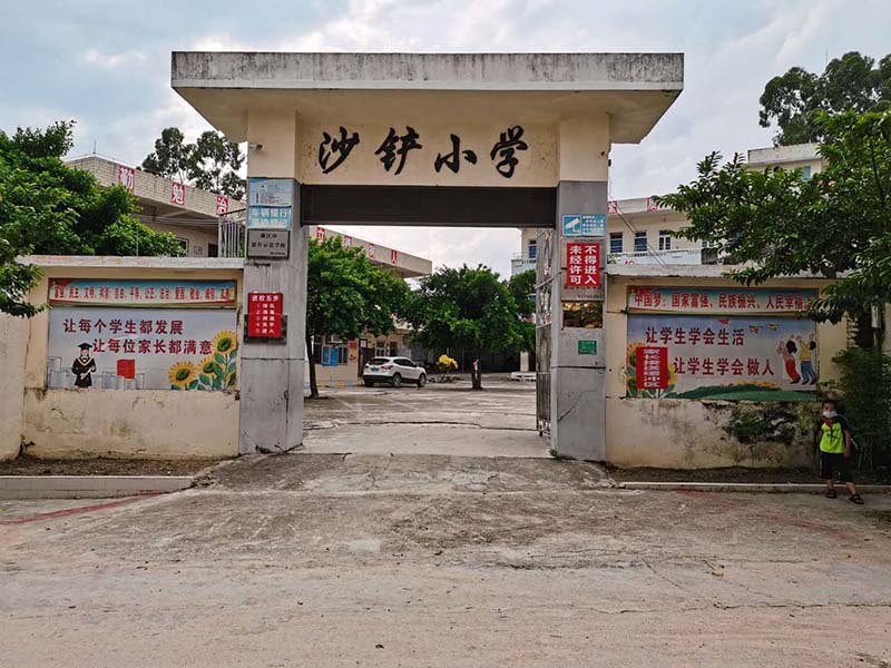 慈善募捐丨小小书桌捐赠行动丨新华公益